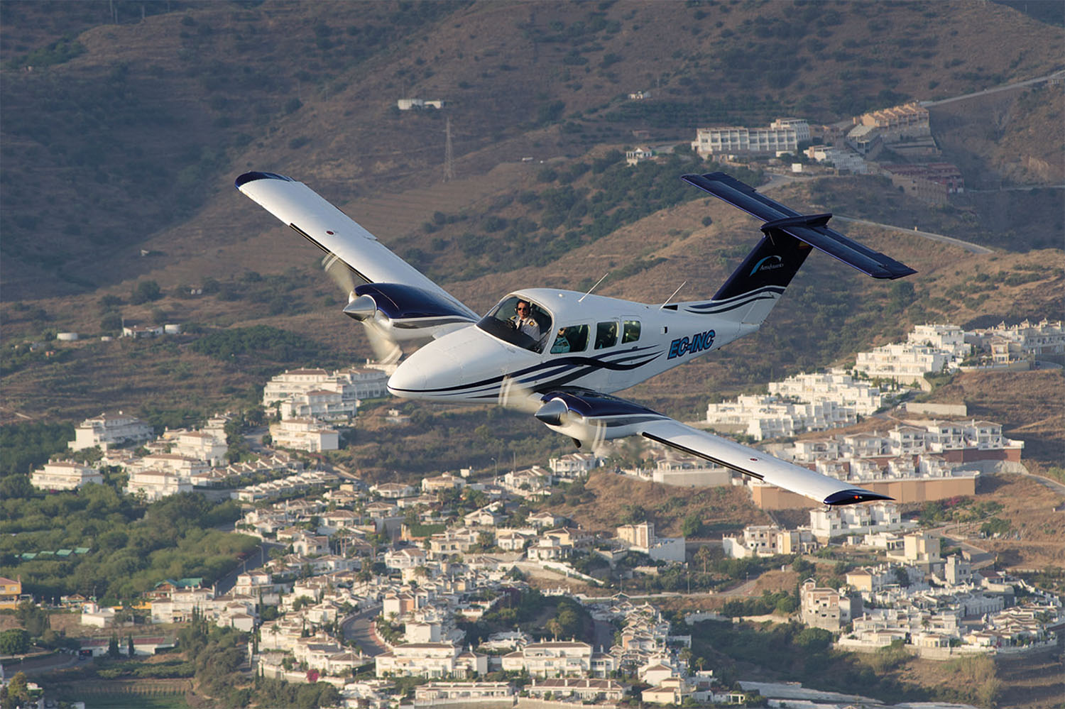 UK Pilot Training Group, 2FLY, Graduates Get 100% Placement Rate - AFM.aero