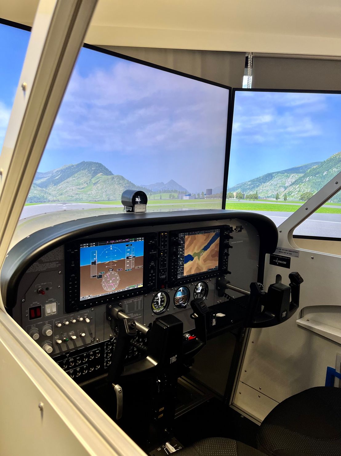 Hong Kong Flying Club Installs New Flight Simulator - AFM.aero