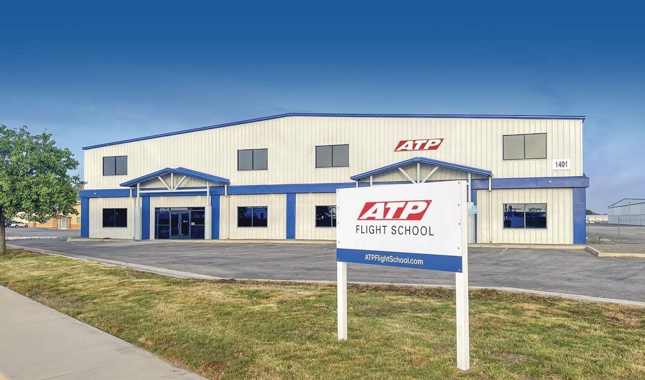 Largest US Flight School and Regional Airline Announces Open House on ...