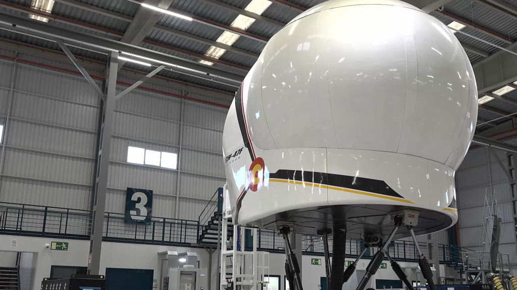 The Spanish Minister of Defense Visits Indra’s New Chinook CH-47F ...